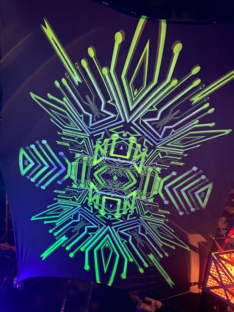 UV-Reactive Psychedelic Decoration dj Stage - MicroChip - Blacklight ...